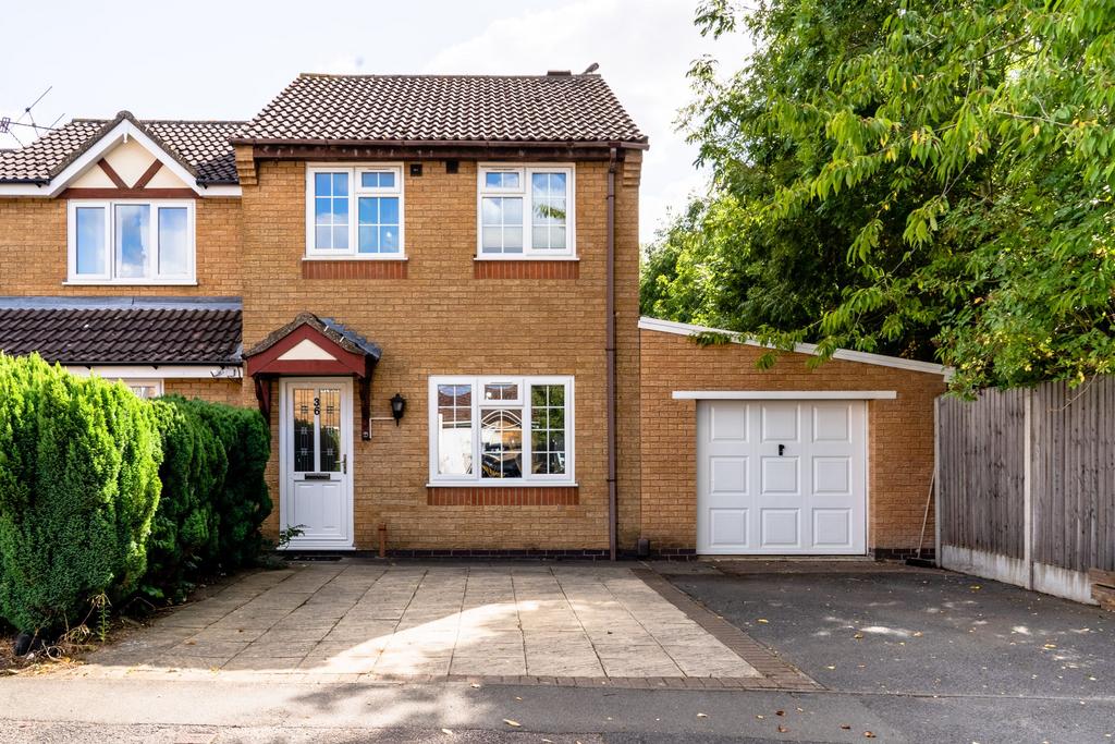 Hamilton, Leicester LE5 3 bed semi-detached house to rent - £1,500 pcm ...