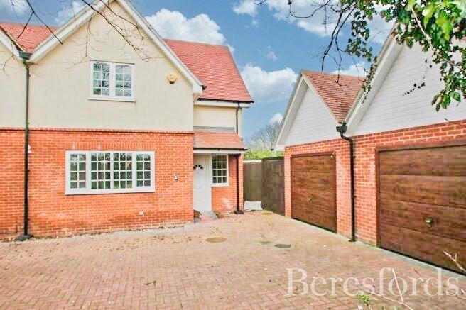 Gosbecks View, Colchester, CO2 3 bed semi-detached house - £300,000
