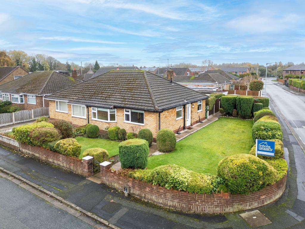 Wildwood Grove, Warrington, Cheshire... 2 bed bungalow for sale - £280,000