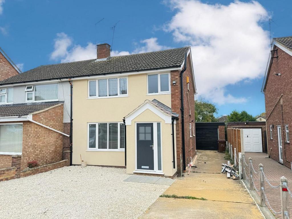 Whitefield Road, Northampton NN5 3 bed semi-detached house - £295,000