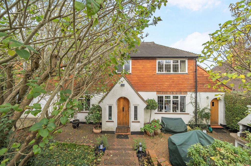 Pewley Bank, Guildford, Surrey, GU1 5 bed detached house - £1,650,000
