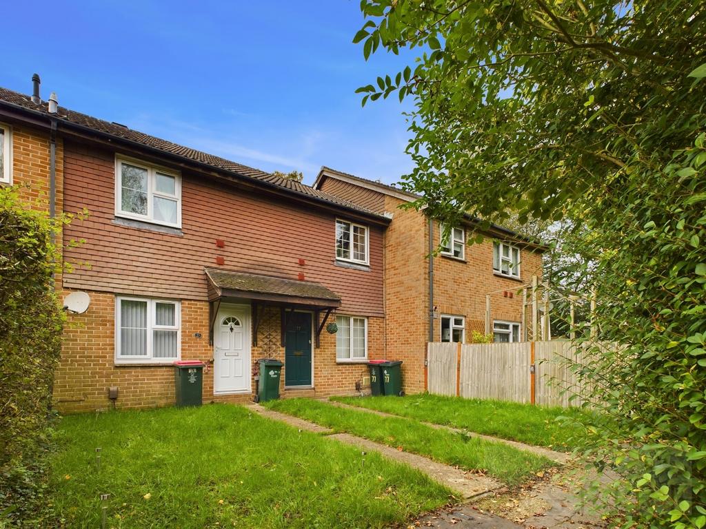 St. Sampson Road, Crawley RH11 2 bed terraced house - £300,000