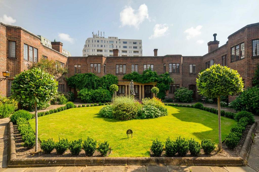 The Gateways, London SW3 2 bed terraced house - £1,750,000