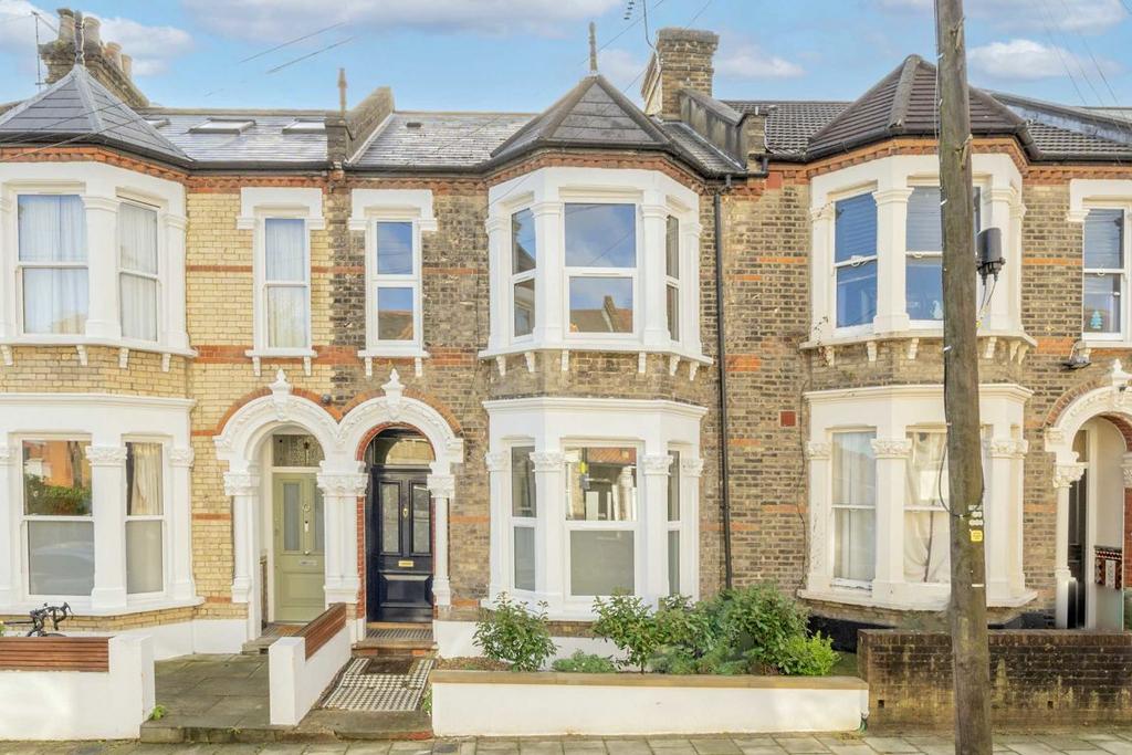 Fairmount Road, London SW2 4 bed house - £4,000 pcm (£923 pw)