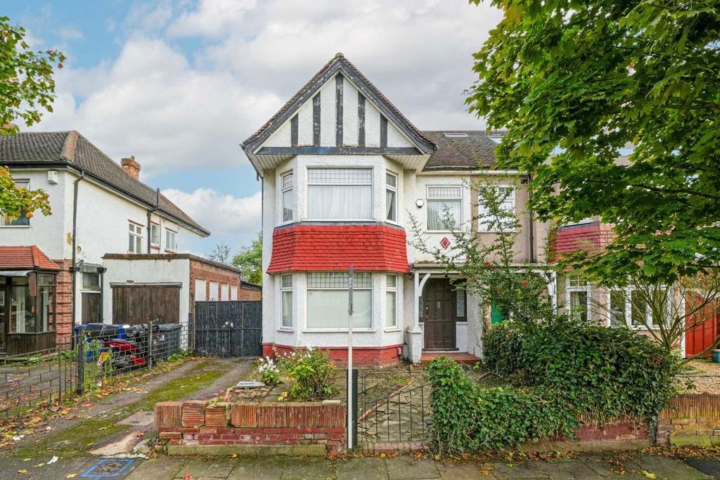 Tring Avenue, London W5 5 bed house for sale - £1,099,950