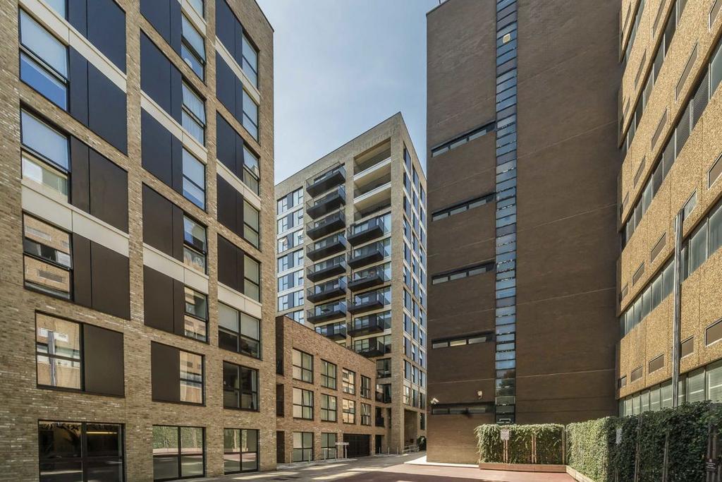 Bathgate Place, London W13 3 bed flat for sale - £900,000