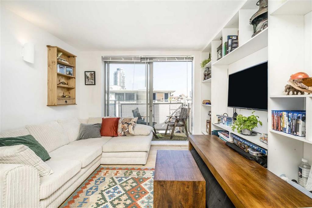 Deals Gateway, London SE13 2 bed flat - £375,000