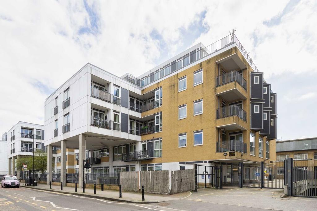 Hacon Square, London E8 3 bed flat - £800,000