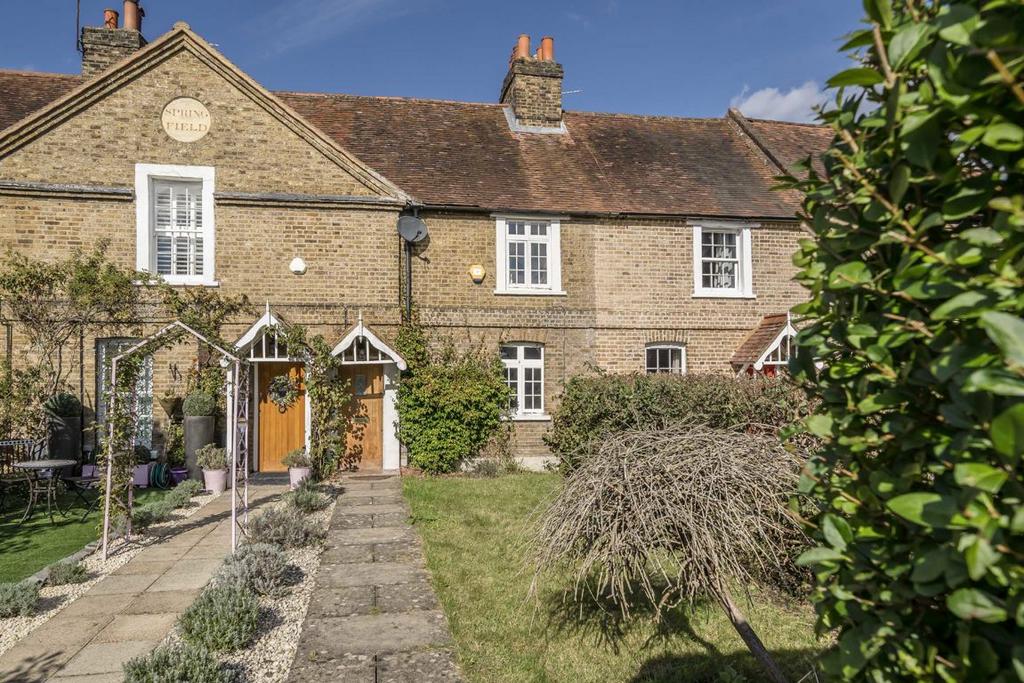 Springfield Grove, Sunbury-On-Thames... 2 bed house - £1,695 pcm (£391 pw)