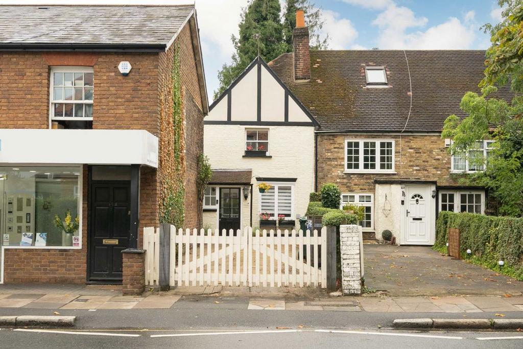 The Burroughs, London NW4 2 bed house - £500,000