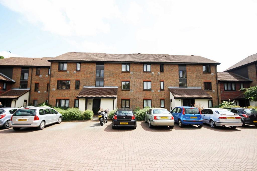 Braybourne Drive, Isleworth TW7 1 bed flat - £1,450 pcm (£335 pw)