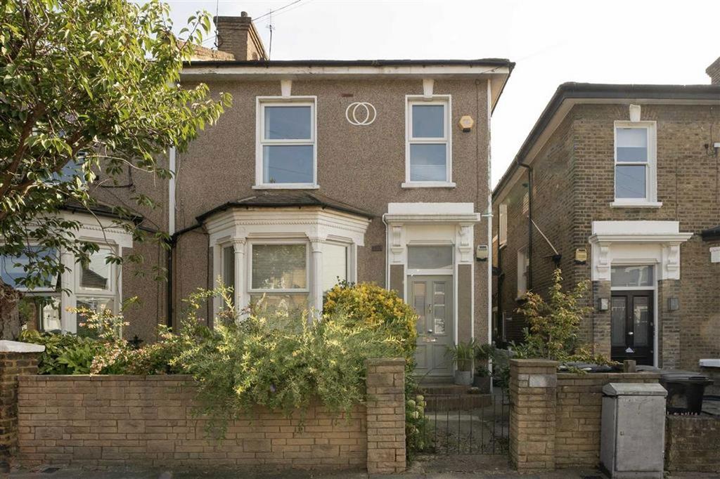 Lenham Road, London SE12 2 bed flat - £475,000