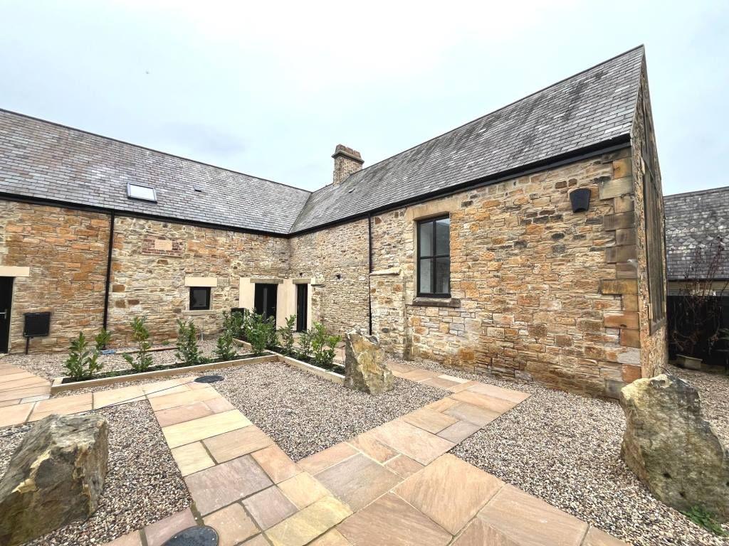 Oakwood Court, Crook, DL15 4 bed end of terrace house - £1,800 pcm (£ ...