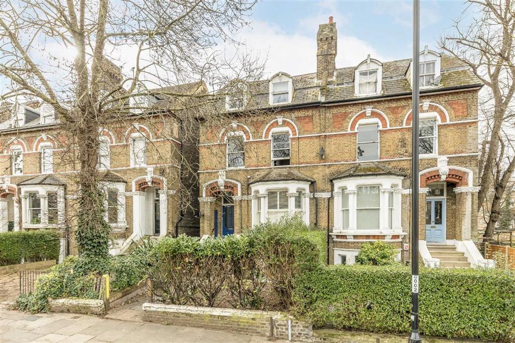 Pepys Road, London SE14 2 bed flat - £450,000