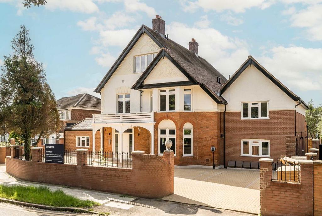Blenheim Road, Raynes Park SW20 2 bed flat for sale - £495,000