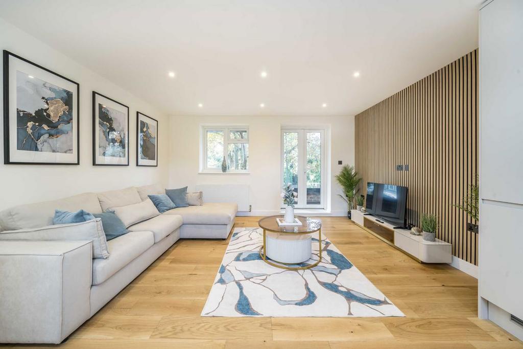 Cavendish Road, London W4 1 bed flat - £425,000