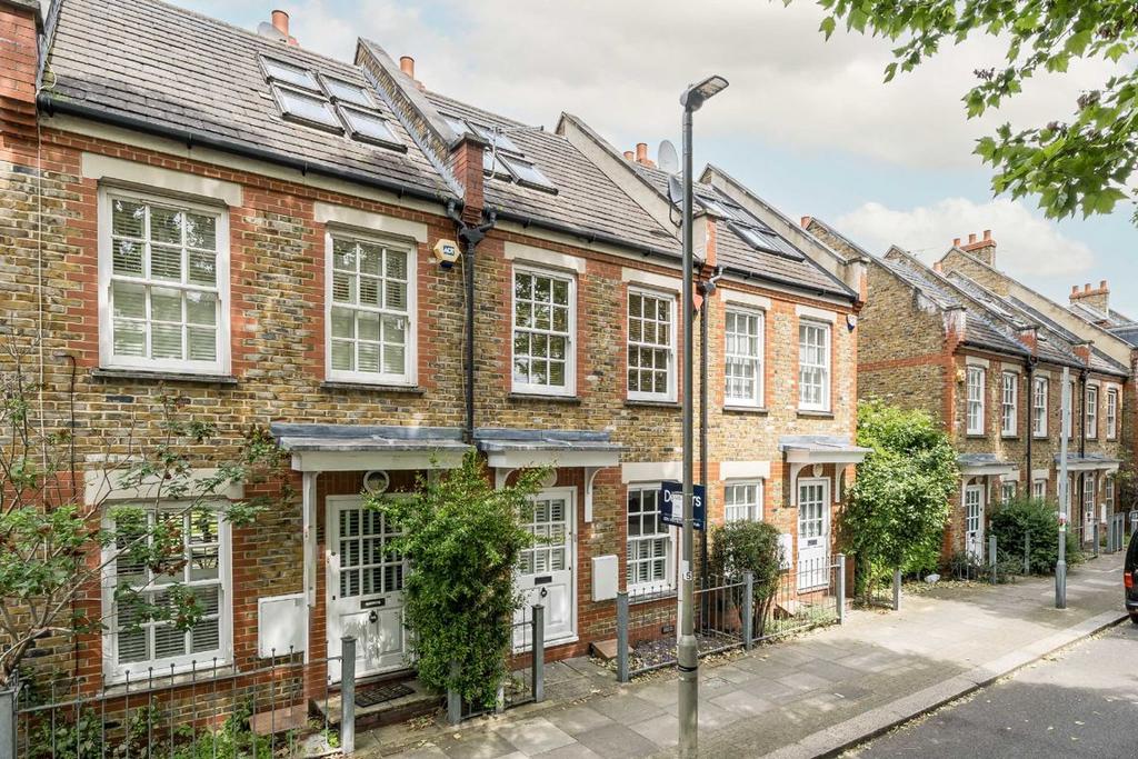 Burns Road, London SW11 3 bed house - £900,000