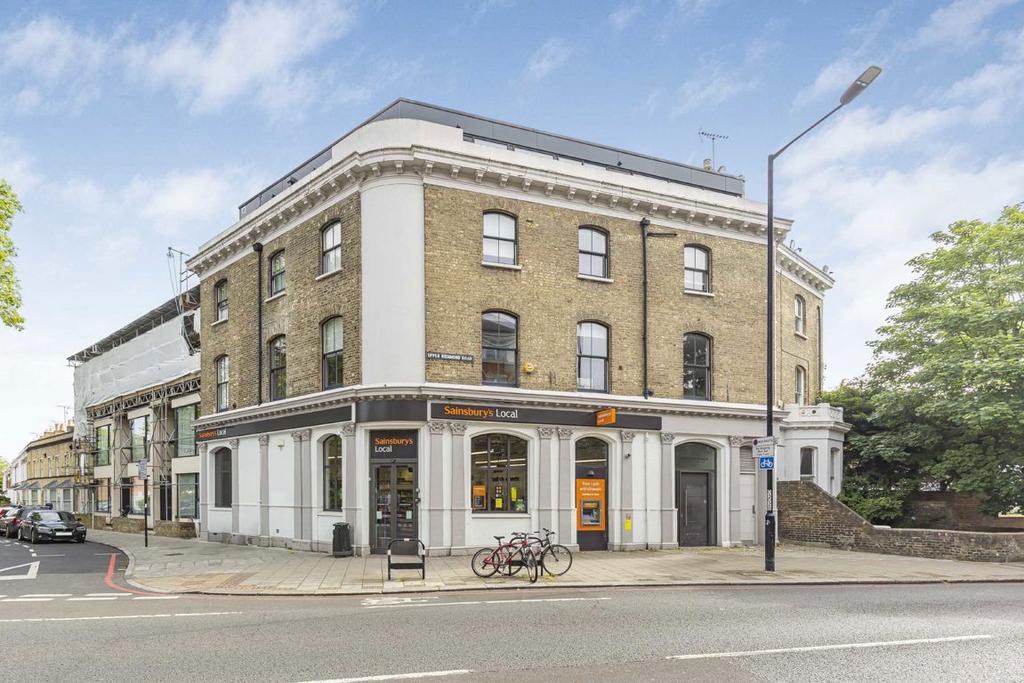 Upper Richmond Road, London SW15 2 bed flat - £795,000