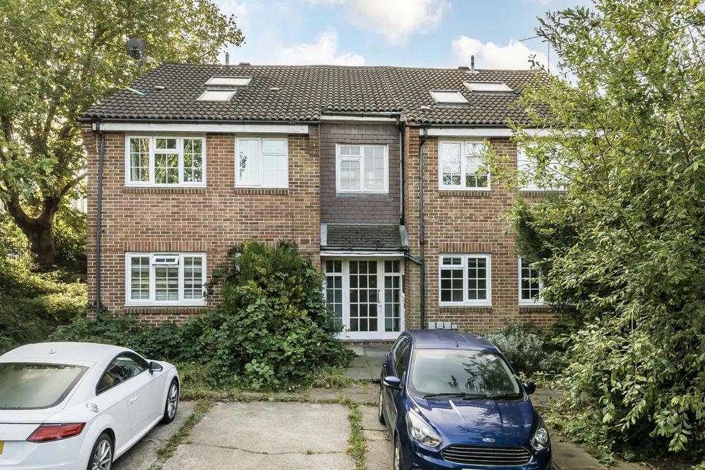 St. Peter's Close, London SW17 1 bed flat - £260,000