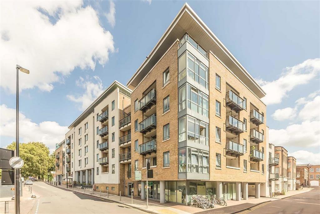 Wapping Lane, London E1W 1 bed flat - £385,000
