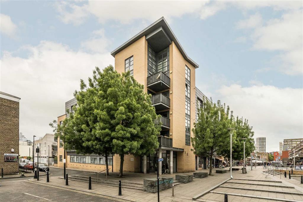 Watney Street, London E1 2 bed flat for sale - £330,000