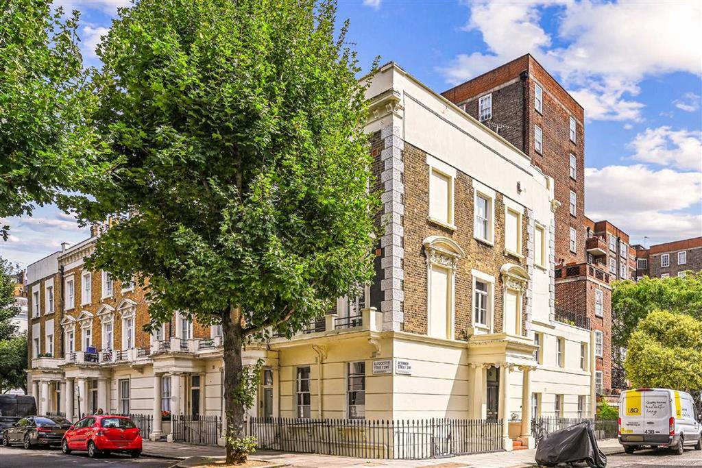 Gloucester Street, London SW1V 3 bed flat - £995,000