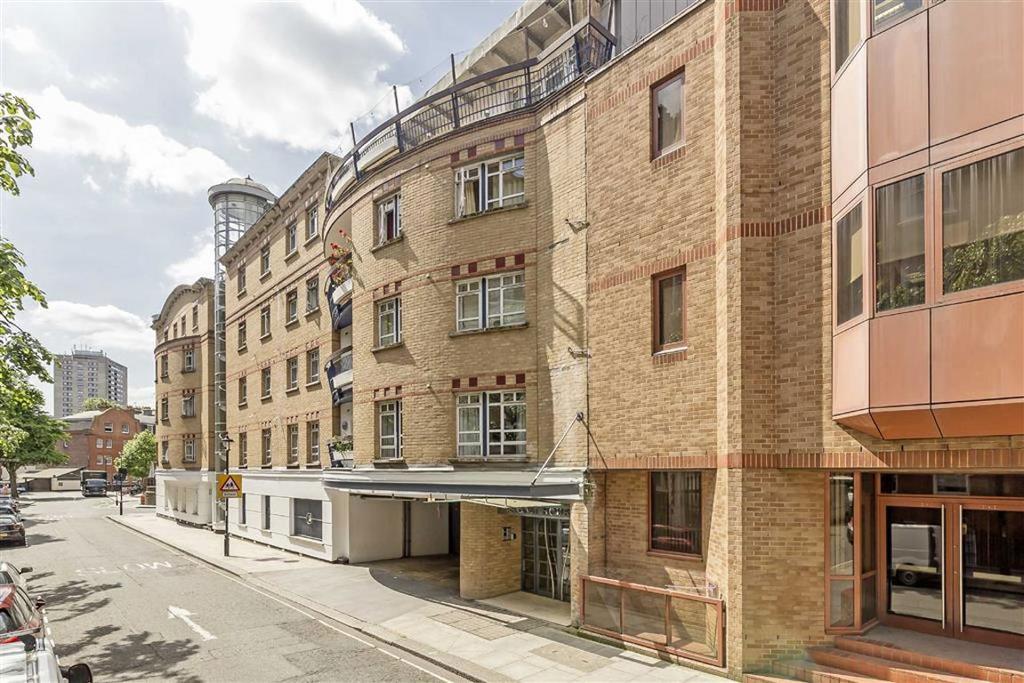 Greycoat Street, London SW1P 3 bed flat - £1,050,000