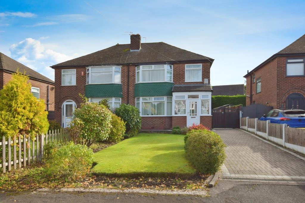Faulkner Drive, Timperley... 3 bed semi-detached house - £500,000