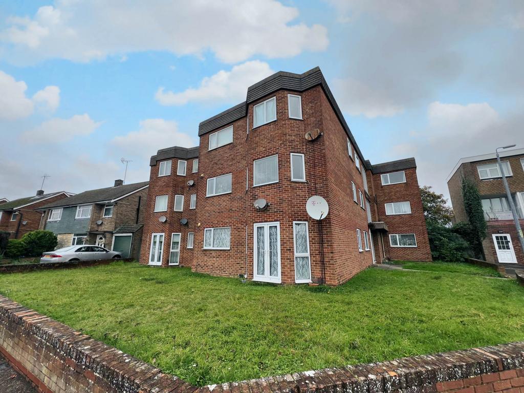 The Quadrant, Dunstable LU5 2 bed house - £1,200 pcm (£277 pw)