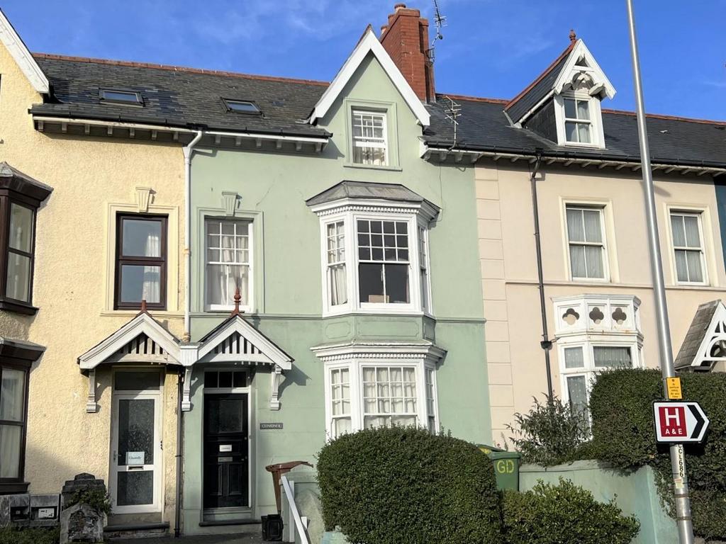 Penglais Terrace, Aberystwyth 7 bed house - £2,881 pcm (£665 pw)