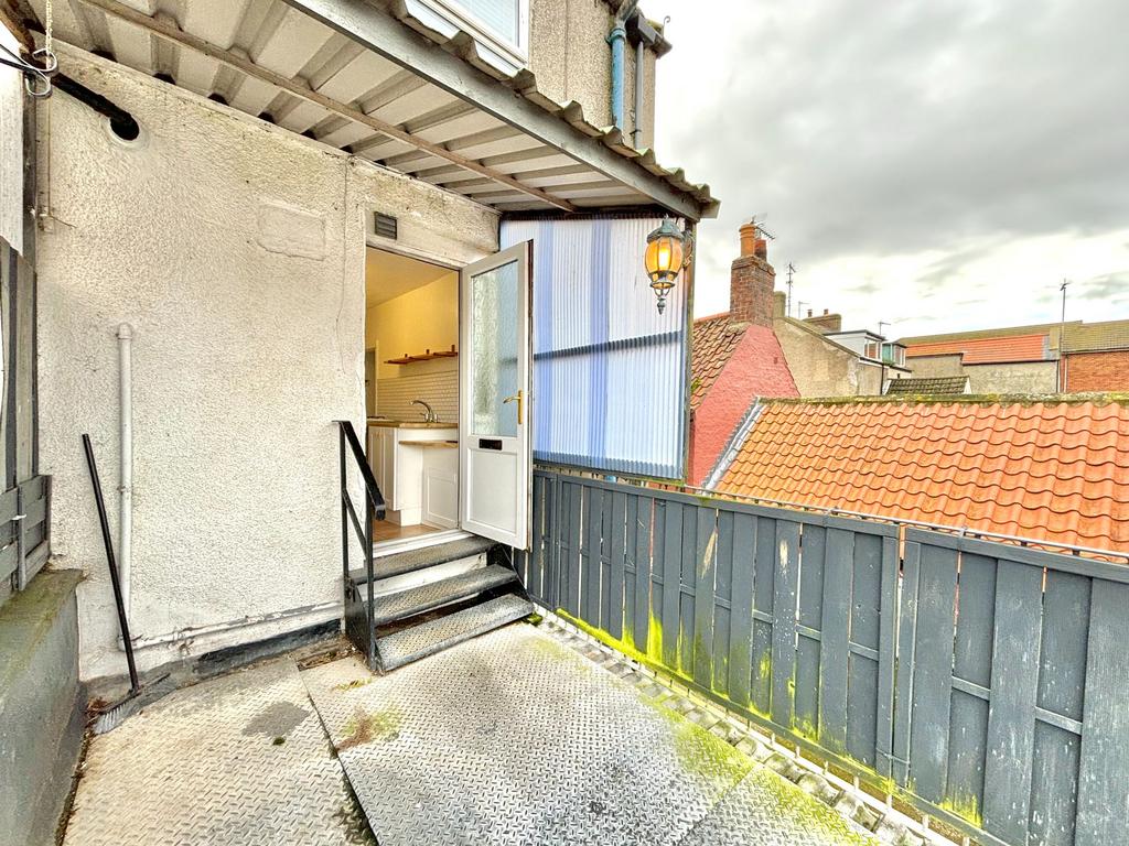 73b Queen Street, Filey 2 bed flat to rent - £625 pcm (£144 pw)
