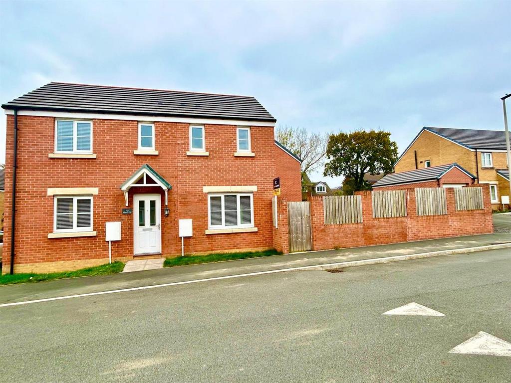 Maes Y Glo, Bynea, Llanelli 3 bed detached house - £265,000