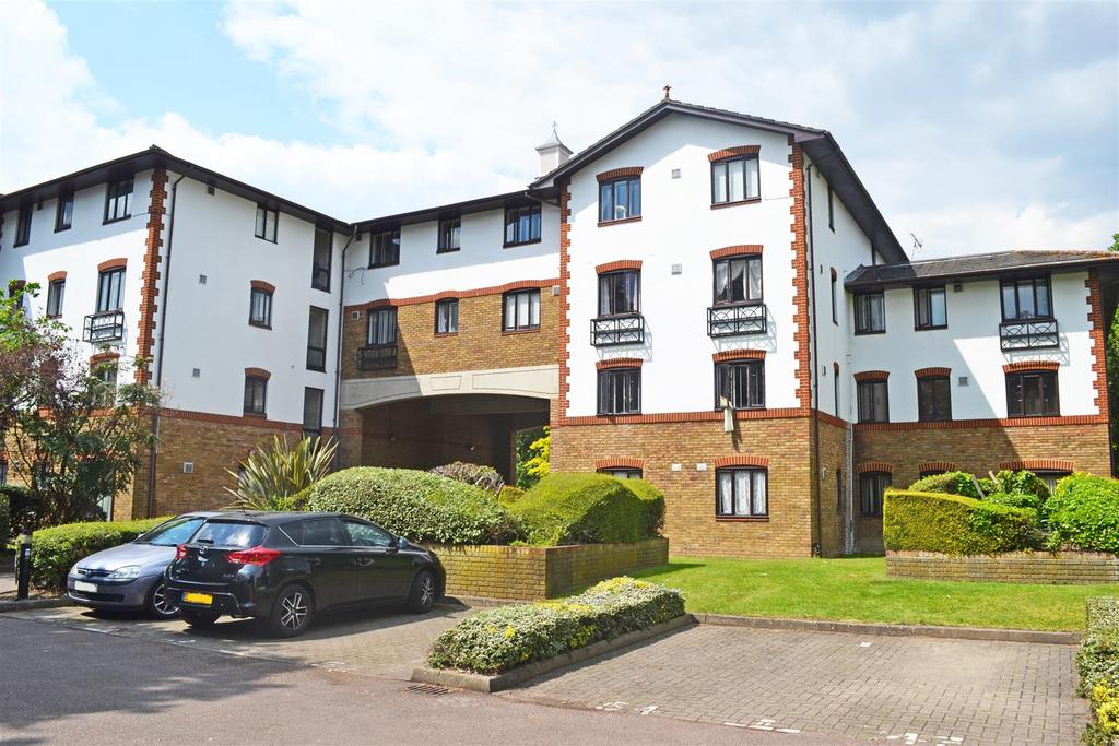Lampton Road, Hounslow 2 bed apartment - £1,600 pcm (£369 pw)