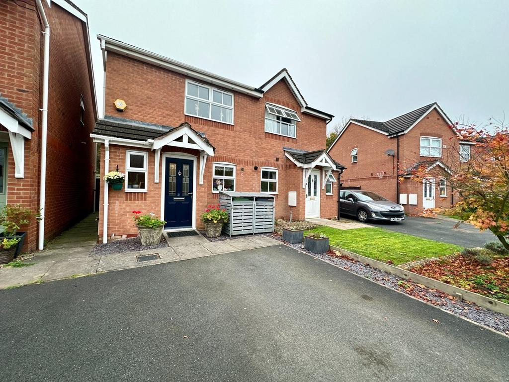 Hallwood Drive, Ledbury, HR8 2 bed semi-detached house - £245,000