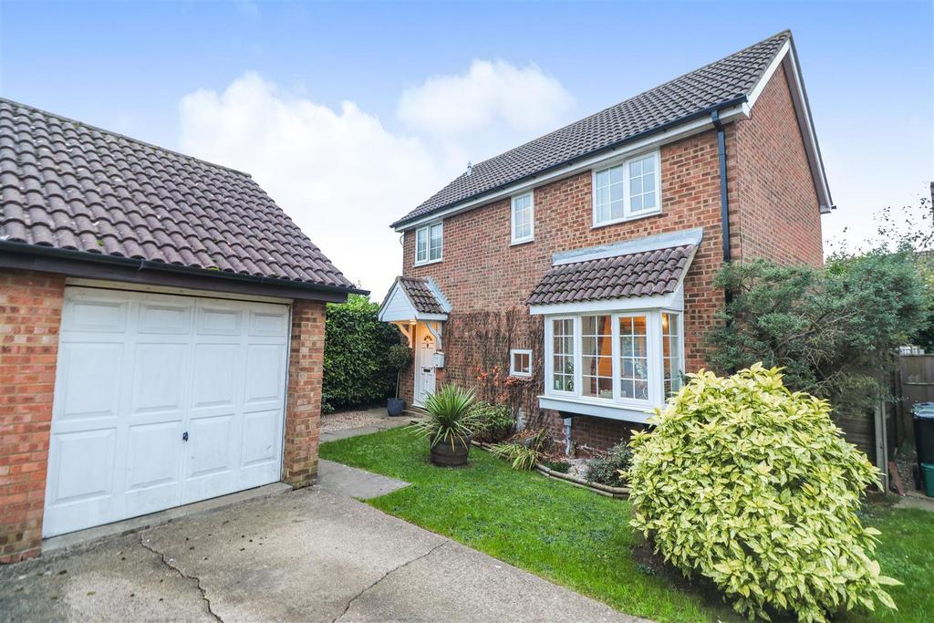 Shannon Close, Rushden NN10 4 bed detached house - £275,000