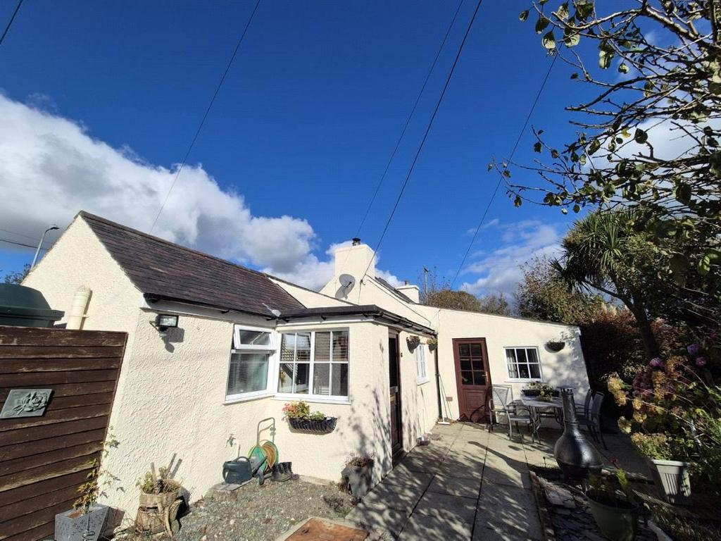 Capel Coch, Anglesey, LL77 3 bed detached house - £395,000
