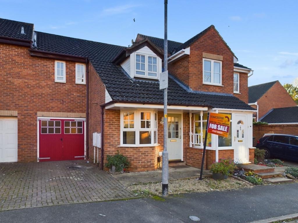 Cooper Close, Towcester, NN12 3 bed property - £340,000