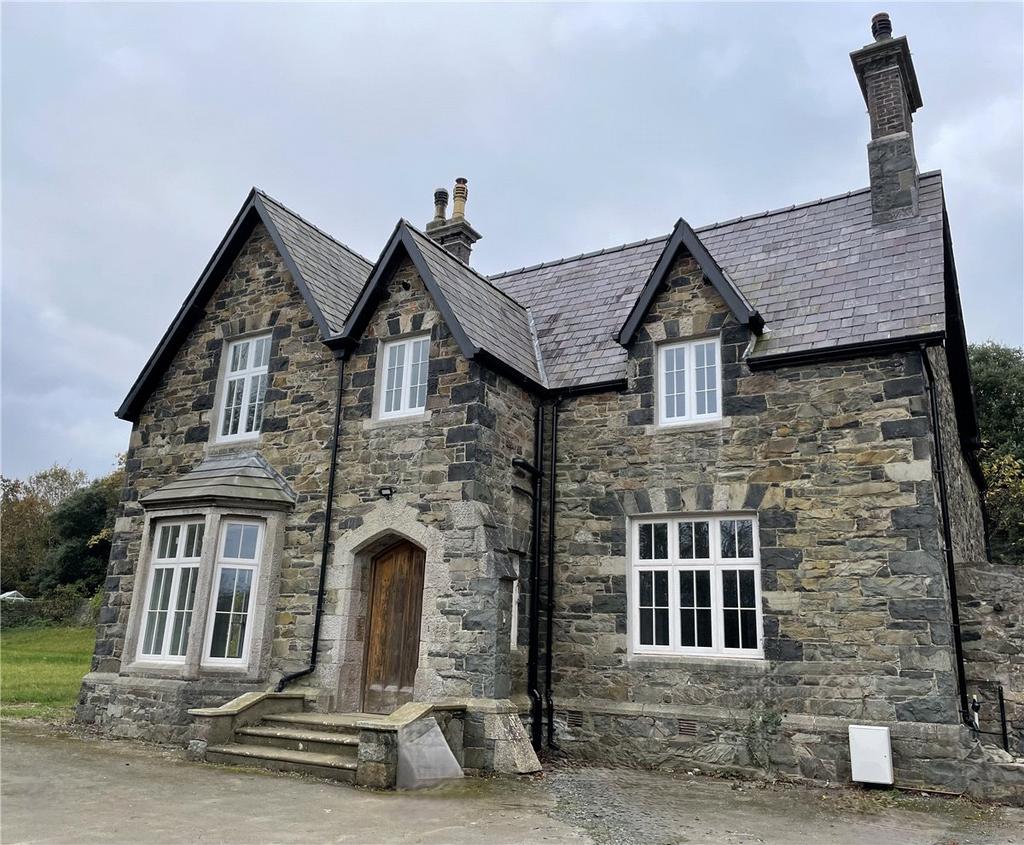 Llandygai, Bangor, Gwynedd, LL57 4 bed detached house to rent - £1,800 ...