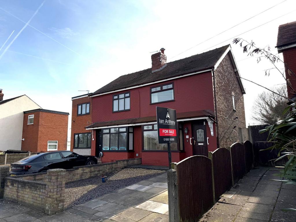 Crosshall Brow, Westhead, L40 6JE 3 bed semi-detached house - £235,000