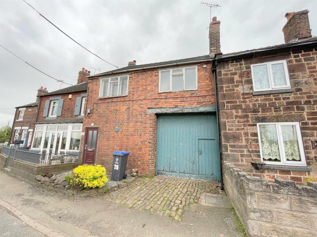 Main Road, Wetley Rocks... 2 bed flat - £55,000