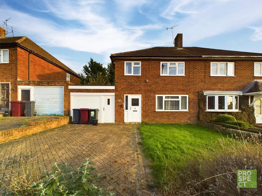 Winton Road, Reading, Berkshire, RG2 3 bed semi-detached house - £325,000