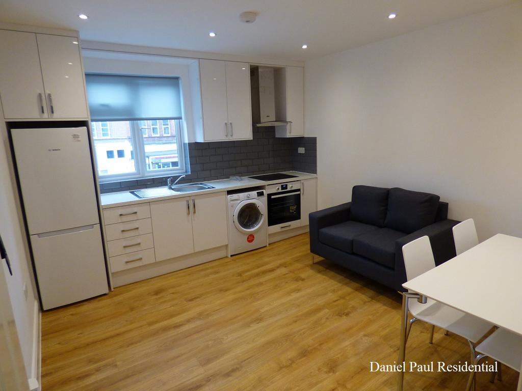 Goldhawk Road 1 bed flat - £1,348 pcm (£311 pw)