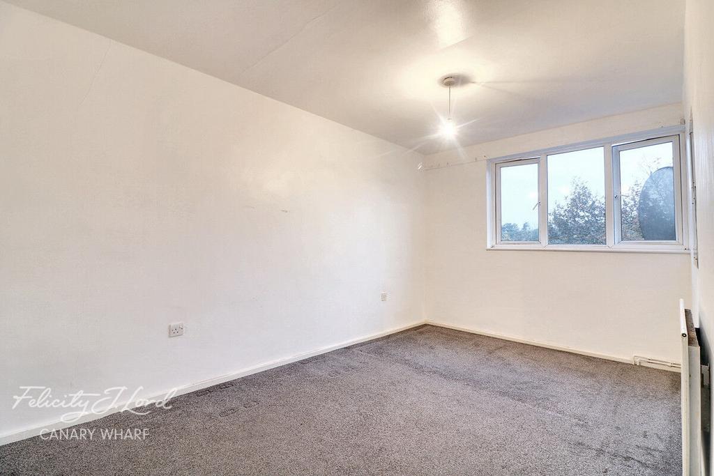 Glengall Grove, LONDON 3 bed apartment - £2,250 pcm (£519 pw)