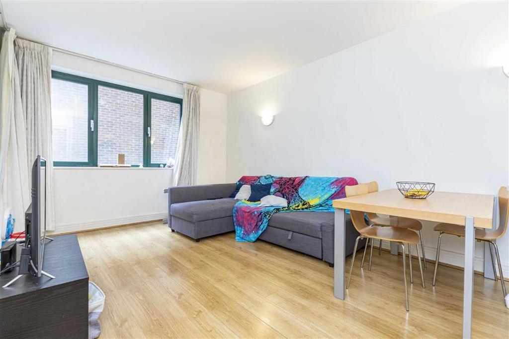 Mansell Street, London E1 1 bed flat - £330,000