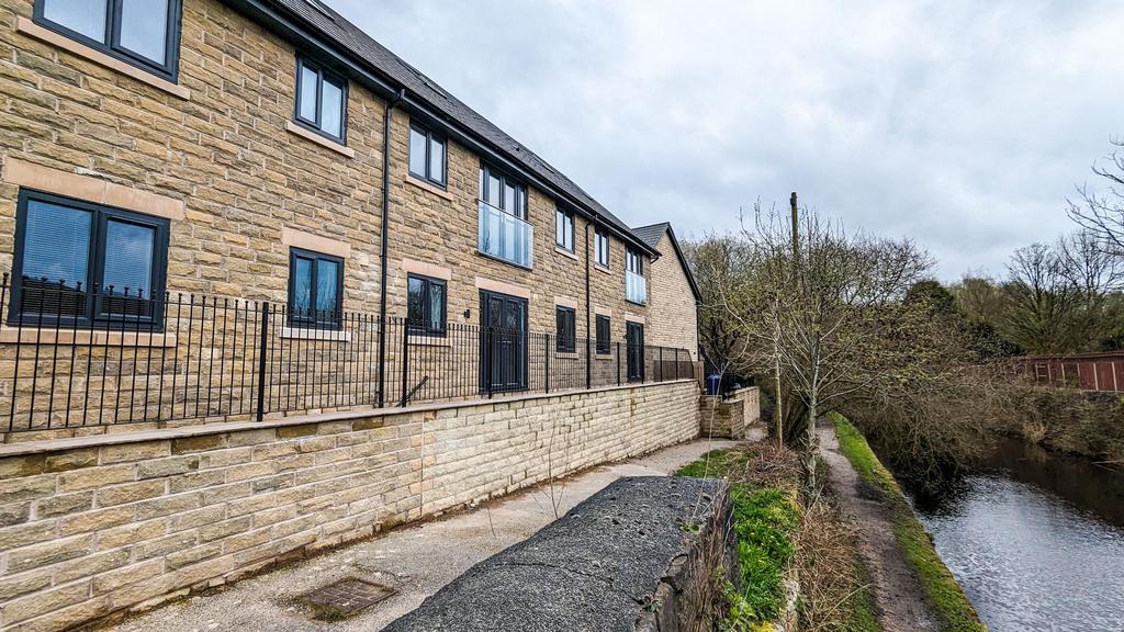 Canal view, Mossley, Mossley, OL5 1 bed flat - £750 pcm (£173 pw)