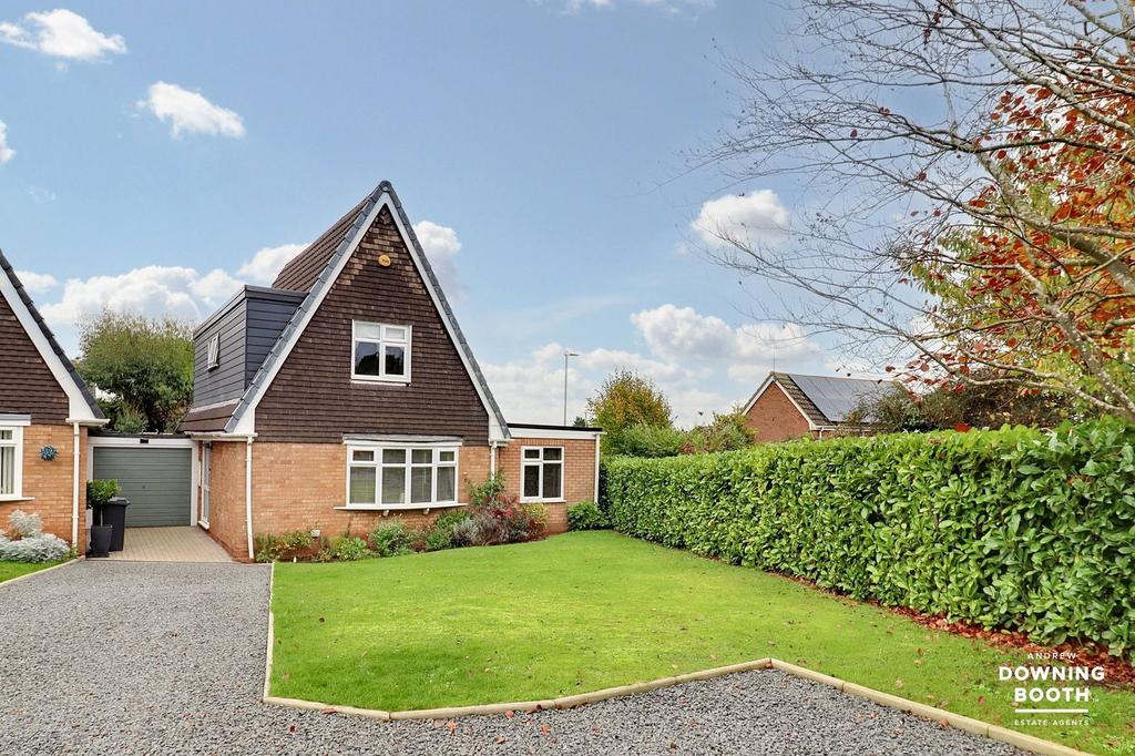 Giles Road, Lichfield WS13 4 bed link detached house - £350,000
