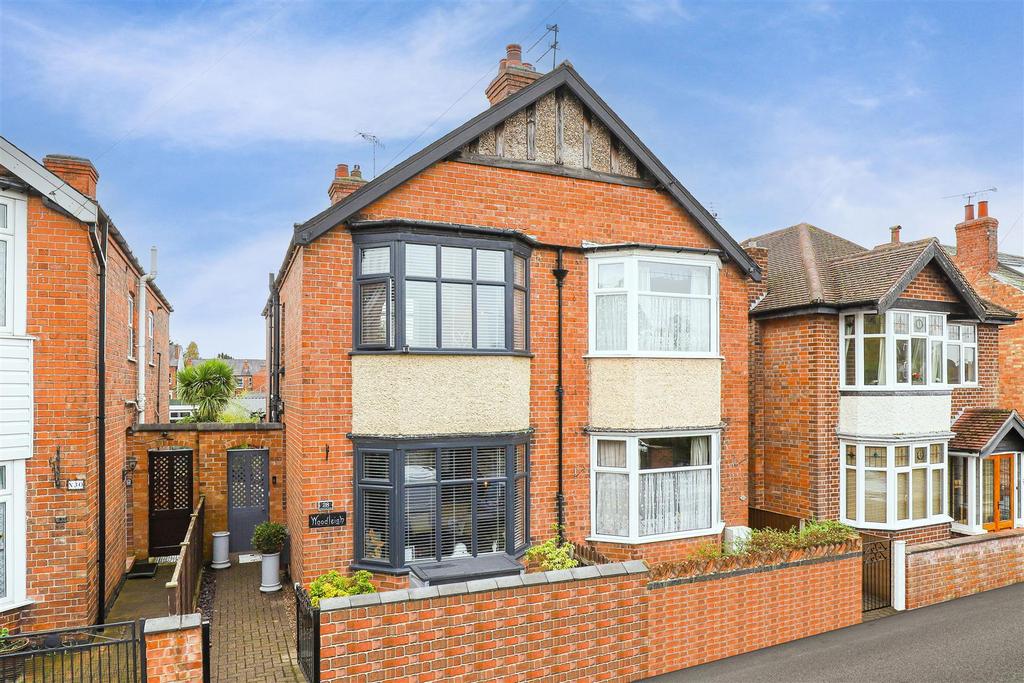 Eastwood Road, Radcliffe-On-Trent NG12 2 bed semi-detached house - £280,000