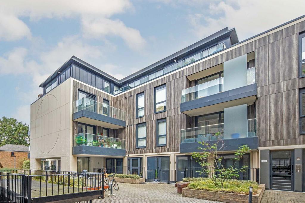 Indigo Square, Surbiton KT6 1 bed flat for sale - £379,950