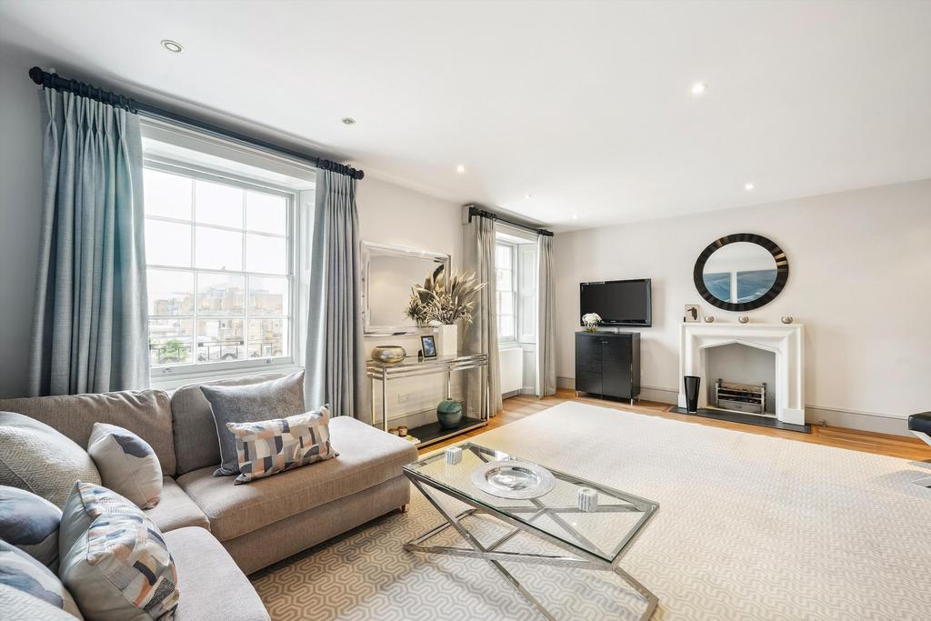 South Eaton Place, London, SW1W 3 bed flat - £7,995 pcm (£1,845 pw)