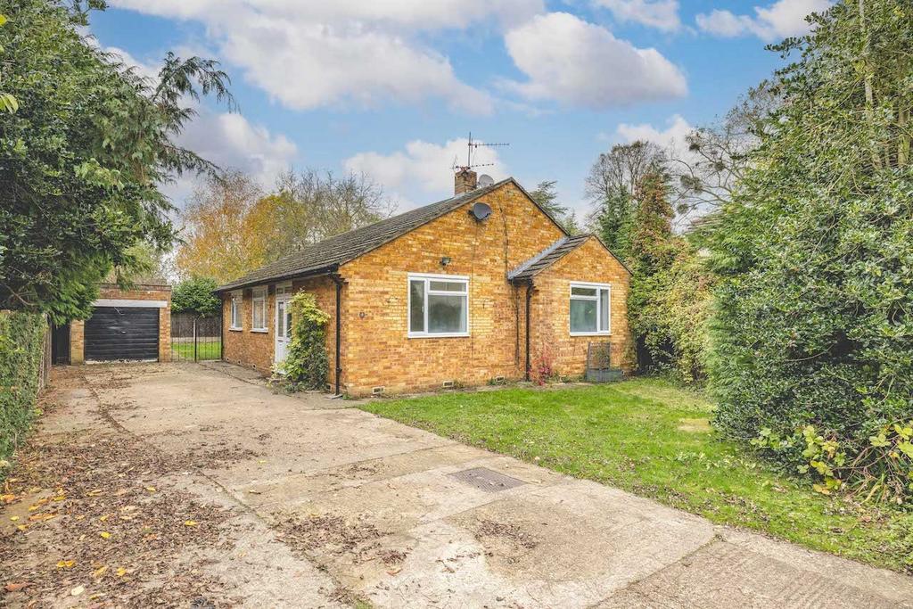Elmcroft, Datchet SL3 3 bed bungalow - £699,950